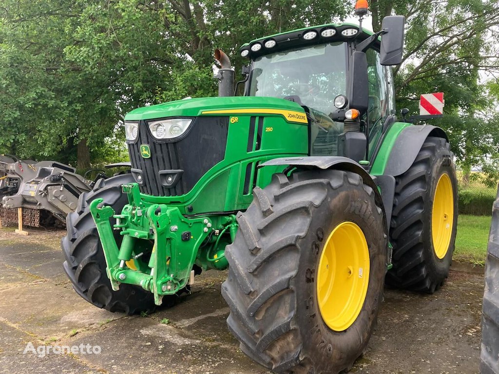 6R 250 traktor točkaš