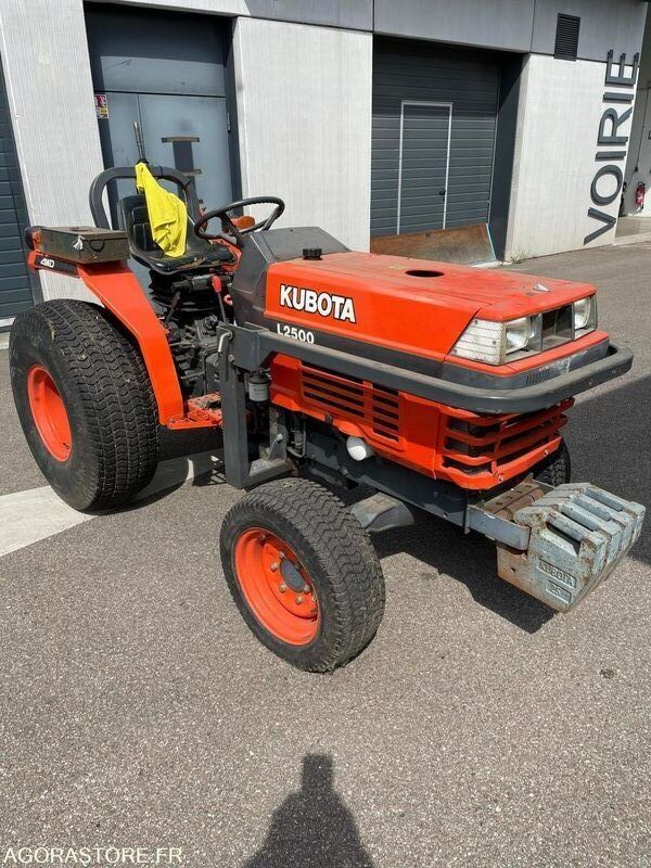 Prodaje se Kubota L2500D mini traktor na aukciji