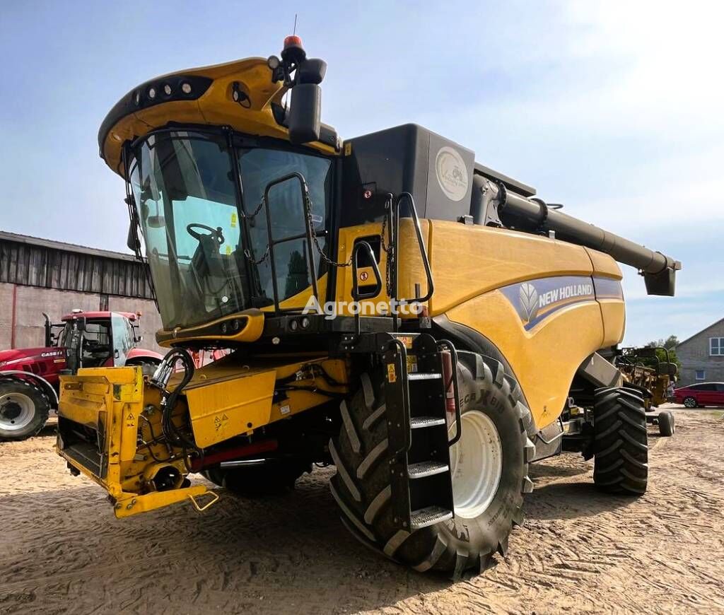 New Holland CX 8.90 kombajn za žito