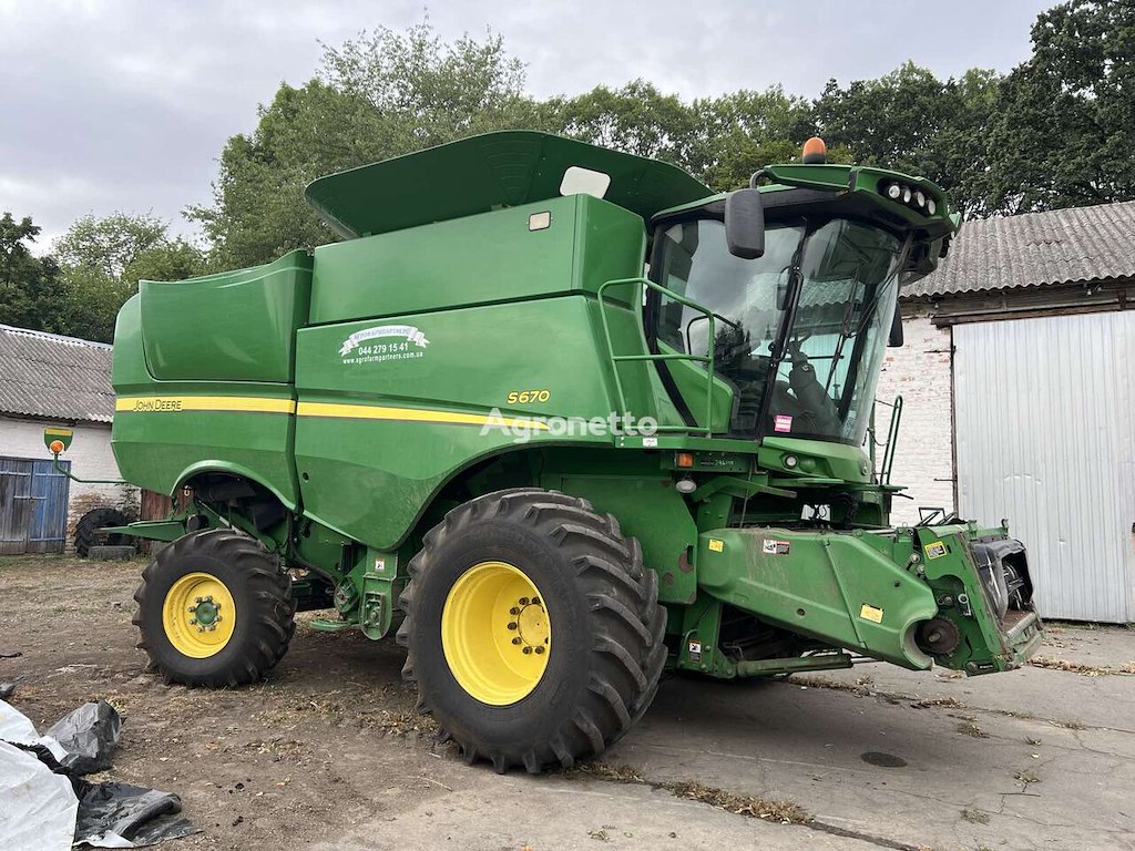 John Deere S 670 v Lizynh kombajn za žito