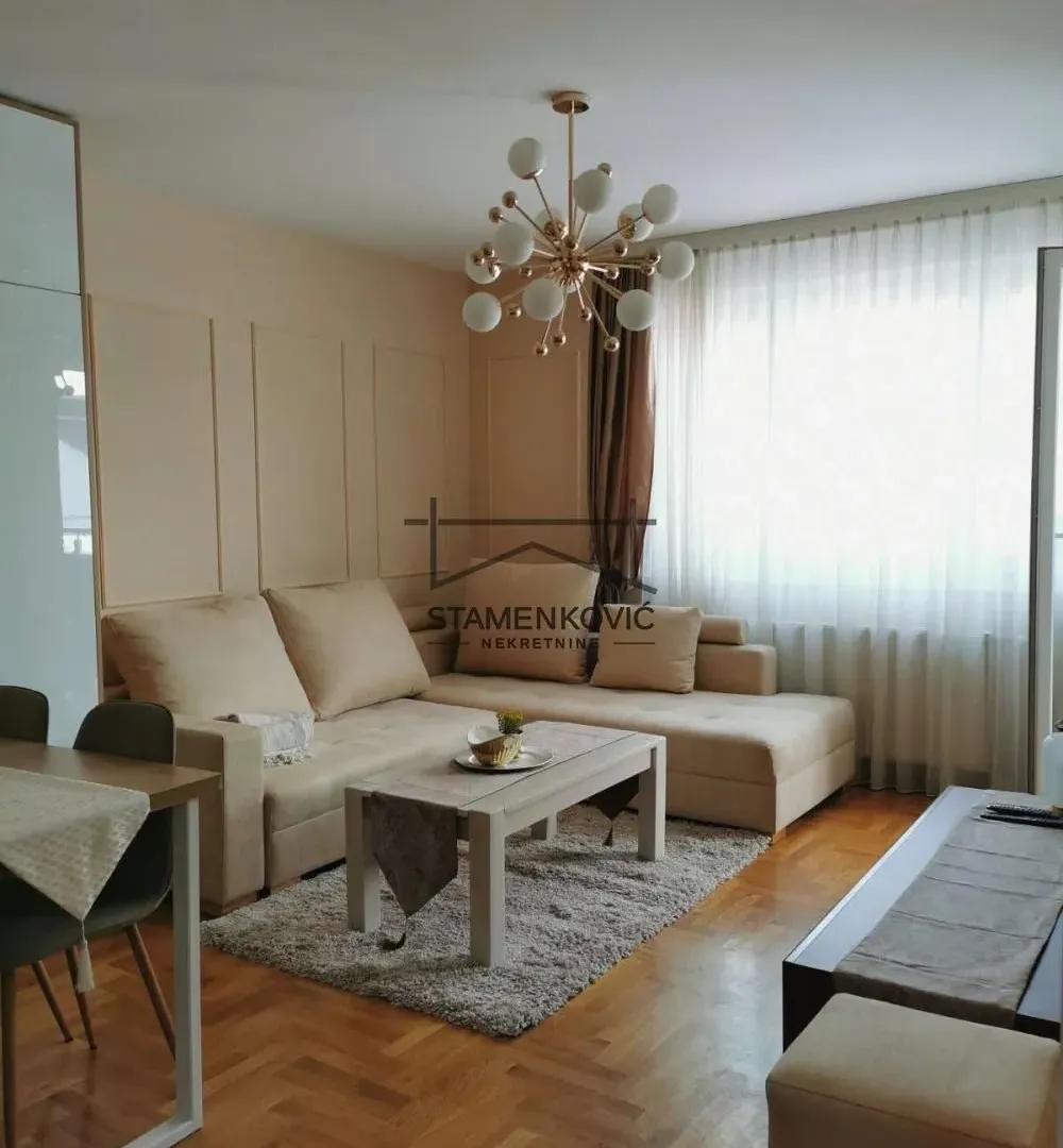 Izdavanje, dvosoban stan, 36m2, Bulevar Oslobodjenja, Novi Sad, Novi Sad