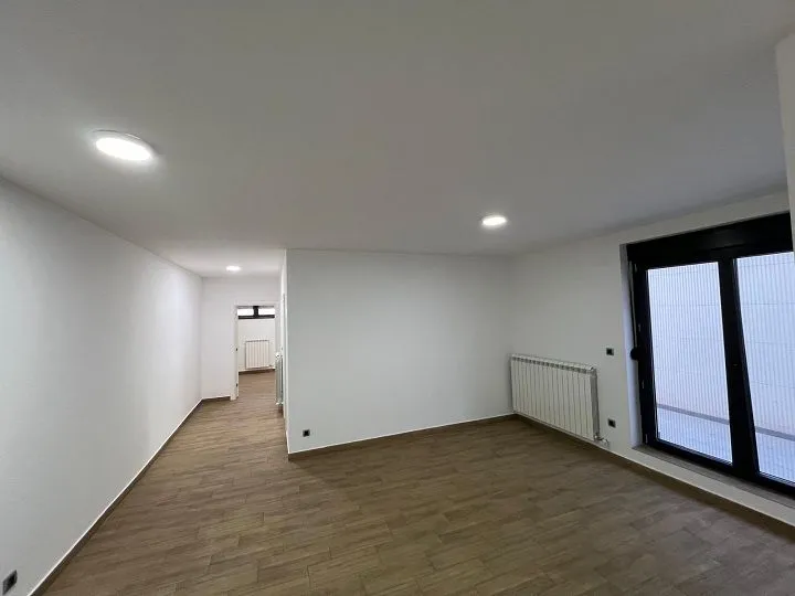 Izdavanje, poslovni prostor, 70m2, Zemun Kalvarija, Zemun, Beograd