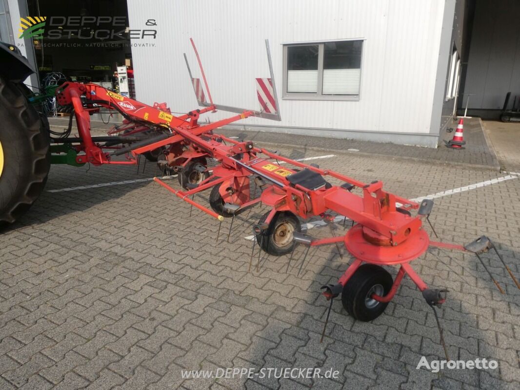 Kuhn GF 8702 prevrtač sena