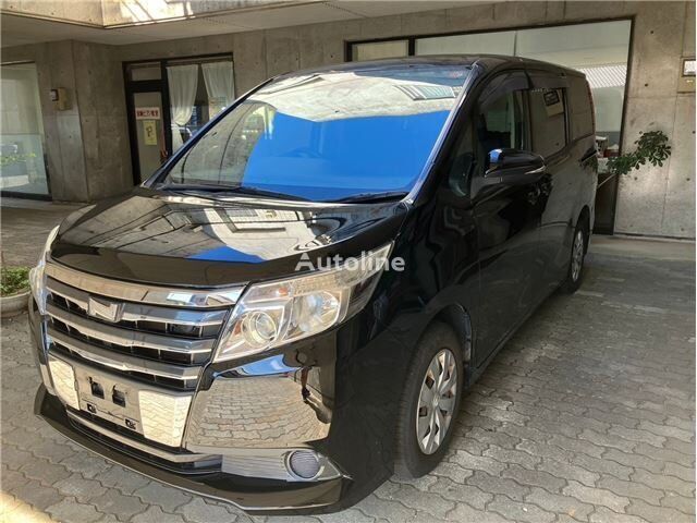 Toyota NOAH putnički minibus