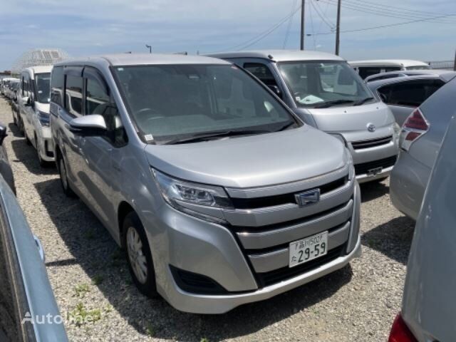 Toyota NOAH minivan