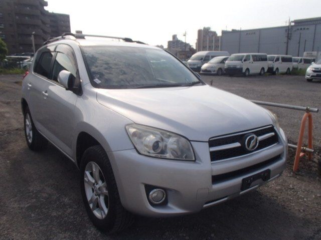 Toyota RAV4 krosover