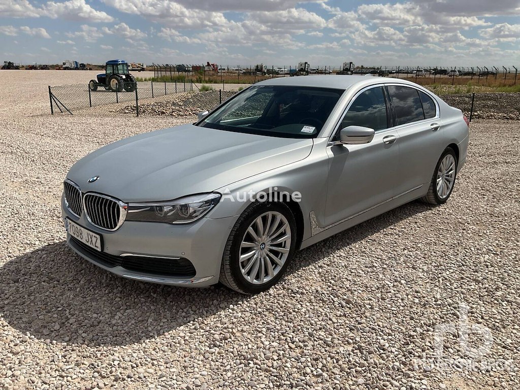 Prodaje se BMW 730D krosover na aukciji