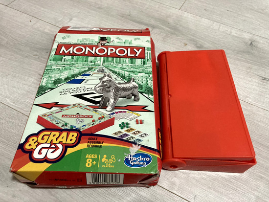 Monopol Grab&Go Hasbro