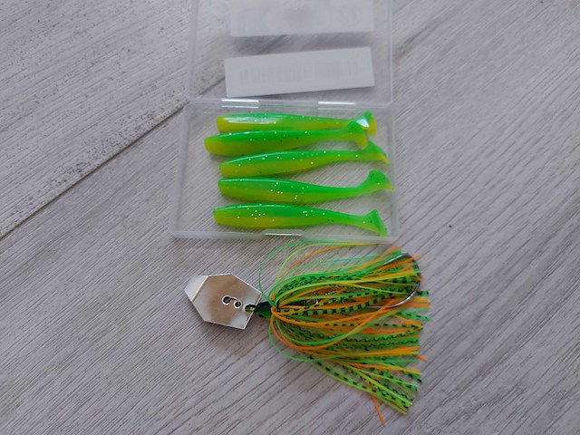 Chatterbait 12g + 5 silikona 7cm - NOVO