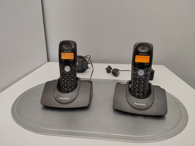 Panasonic bezicni telefon sa 2 slusalice KxTg110fx.