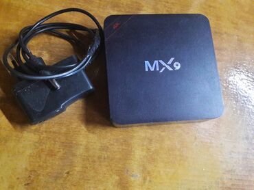 MX9 android smart TV BOX Uredjaj ispravan sa originalnim strujnim