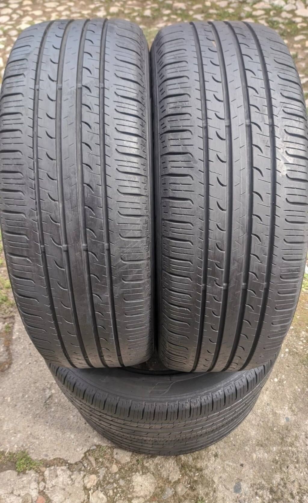 225 55 R19 Goodyear Efficent grip. Prodajem 2kom polovne letnje auto