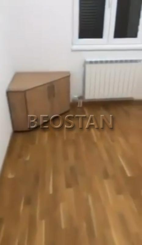 Petosoban stan za izdavanje, 105m2, 900€