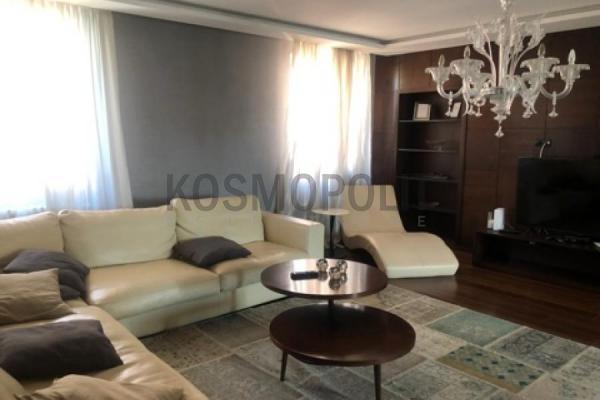 Ljubostinjska , Četvorosoban stan za izdavanje, 240m2, 2.600€