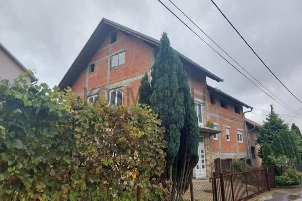 Vojvođanska, Kuća na prodaju, 446m2, 360.000€