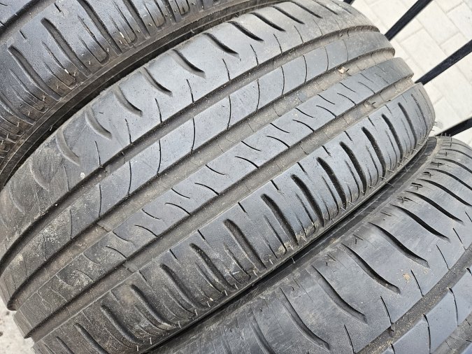 205/60 R16 MICHELIN