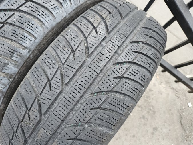 205/60 R16 TOYO TIRES