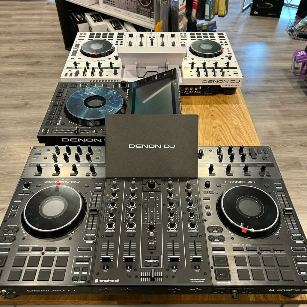 Denon DJ Prime 4+ DJ System , Denon DJ X1800 Prime mikser, Denon Dj SC6000M Prime, Denon Dj Sc5000 Prime, Rane Four, PLAYdifferently MODEL 1, Allen & Heath XONE 96 DJ mikser,  Pioneer CDJ-3000 Player