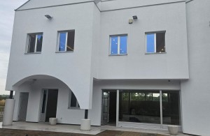 Prodajem Poslovni Prostor 650 m2 Sopot Beograd