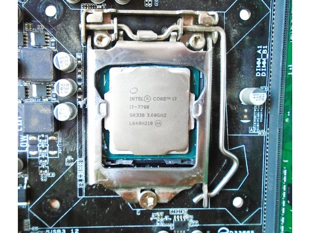 Intel i7 7700