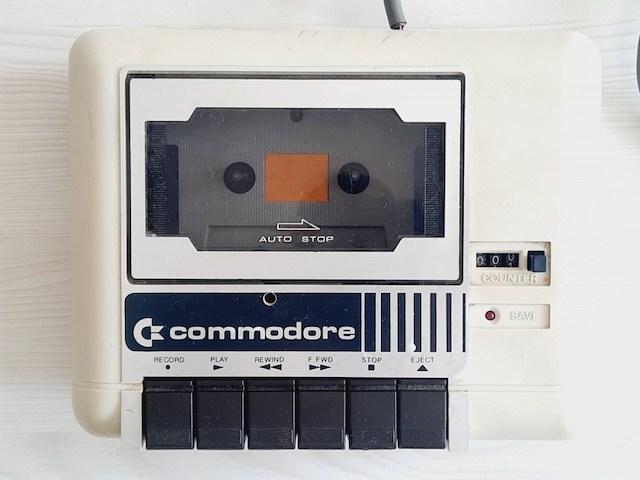 Kasetofon Comodore 64