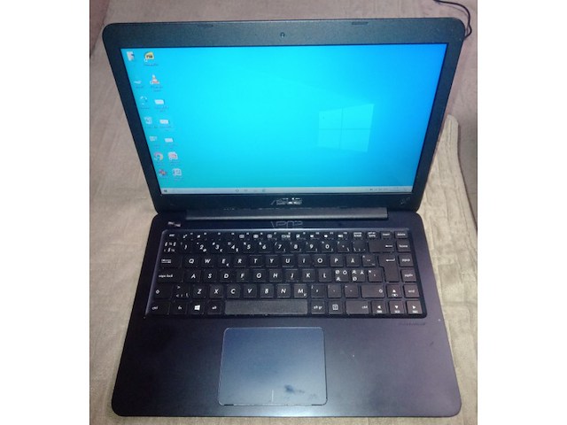 Laptop Asus E402SA/N3050 Dual/2gb ddr3/SSD 256gb/Bat 3h