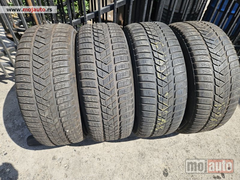 235-55-17 Pireli kao nove Odlicne