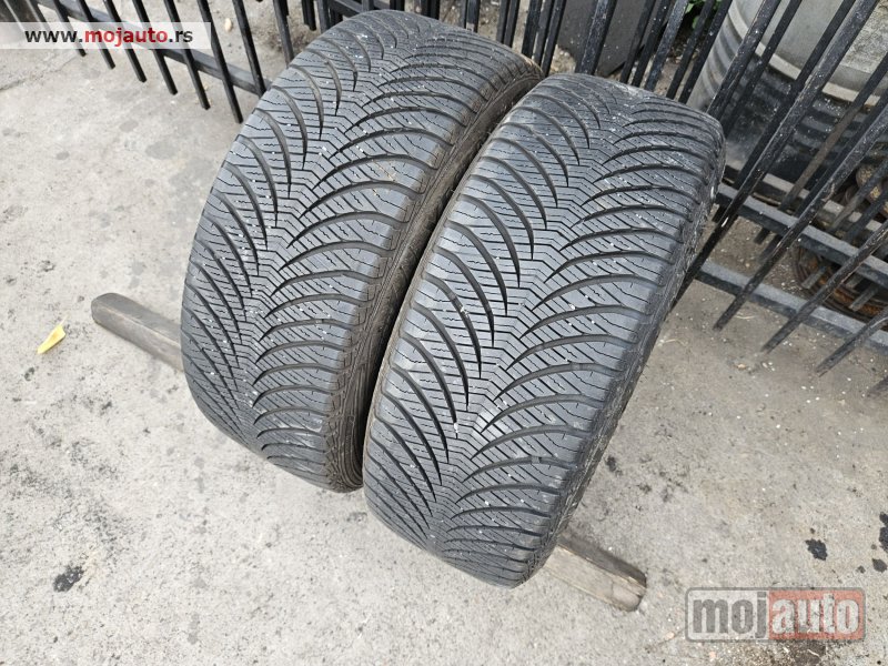 225-55-17 Goodyear kao nove odlicne