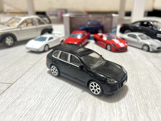 Burago Porsche Cayenne turbo 1:43