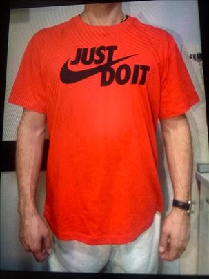 Majice Nike broj 2XL,L i M nove