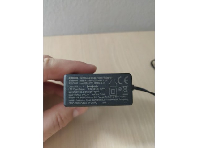 ADAPTER-PUNJAC 12V 1 A,ISPRAVAN.