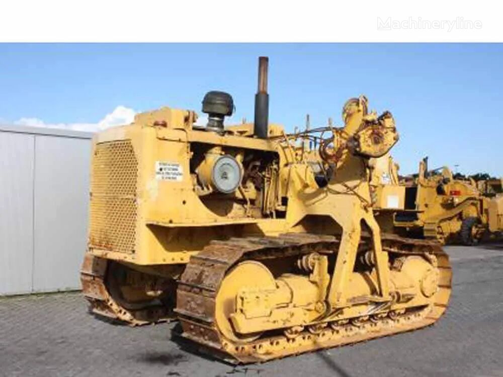 Caterpillar buldozer Caterpillar buldožer po rezervnim delovima