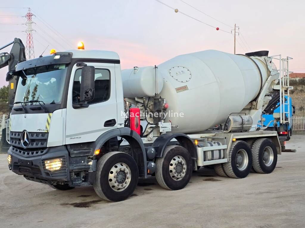 Mercedes-Benz Arocs 3243 kamion s mešalicom za beton