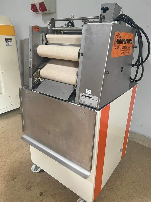 Universum laminator za testo