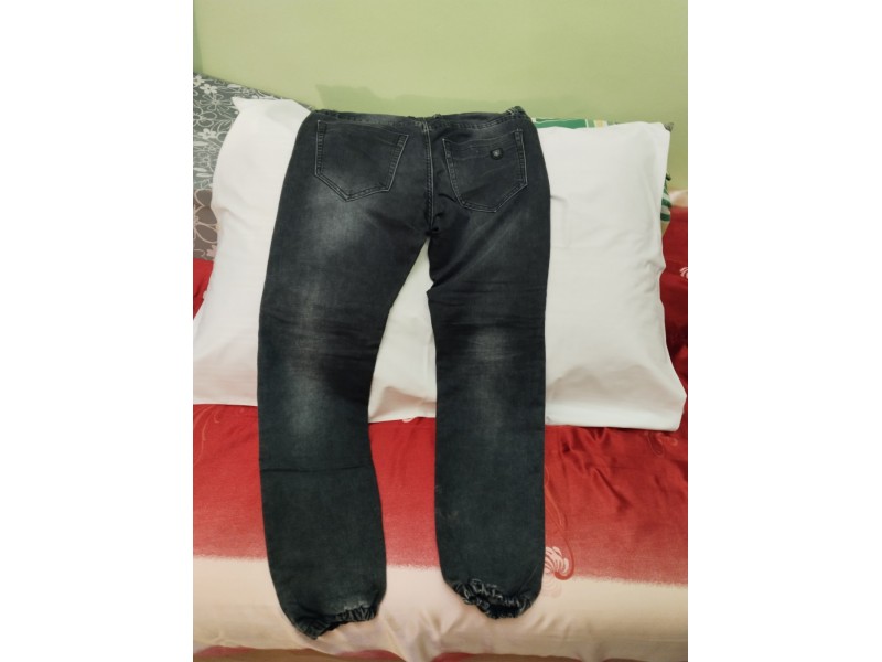 Muške farmerice , tinejdžerske , size 33 / EUR L / XL