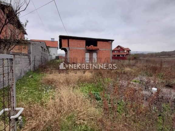 Izdaje se plac u naselju Branko Bjegović!