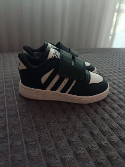 Original Adidas NOVE SA ETIKETOM 24