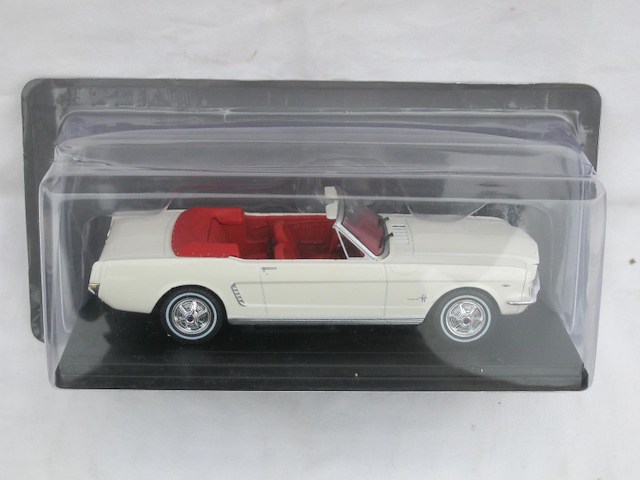 1:24 hachette ford mustang convertible