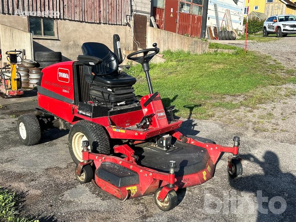 Prodaje se Toro Groundsmaster 228D traktor kosilica na aukciji