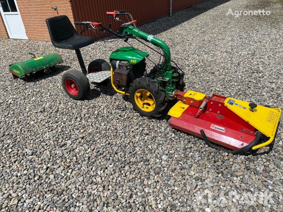 Prodaje se Ferrari 340 traktor kosilica na aukciji