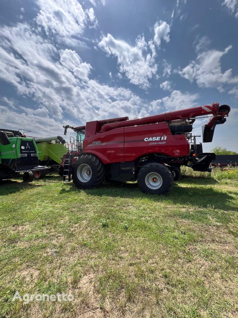 Case IH AXIAL-FLOW 8250 AFS HARVEST COMMAND kombajn za žito