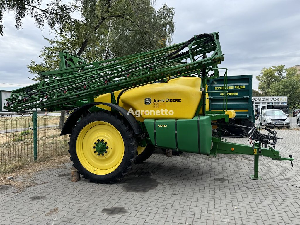 John Deere 732 vučena prskalica