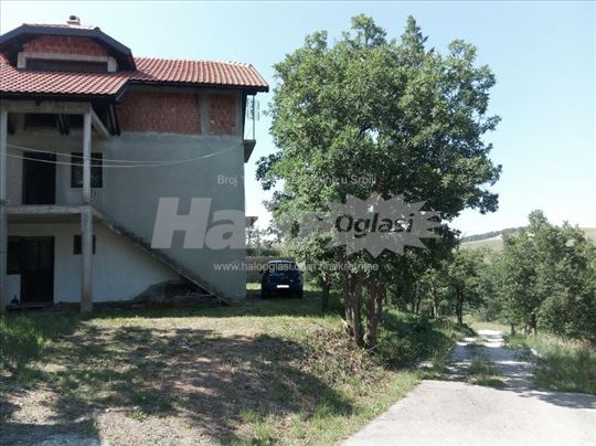 Prodaja placa sa kucom u naselju Gajevi, Zlatibor