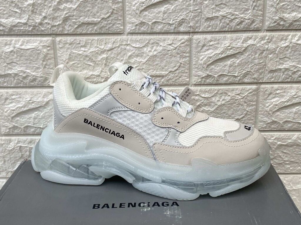 Balenciaga, 40