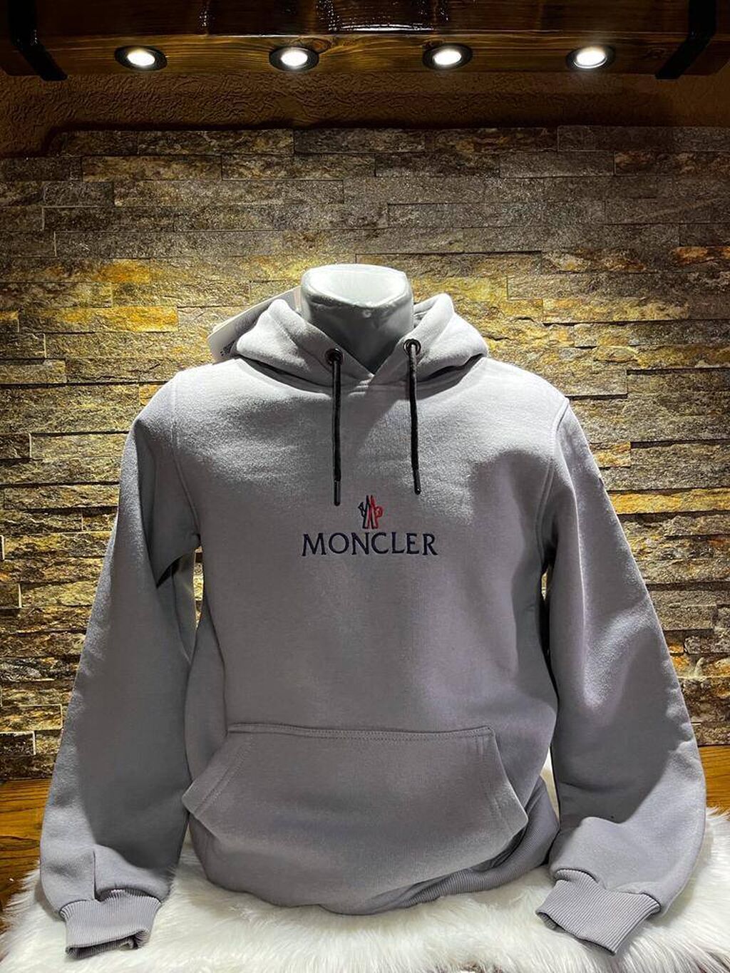 Moncler duks S i L velicina