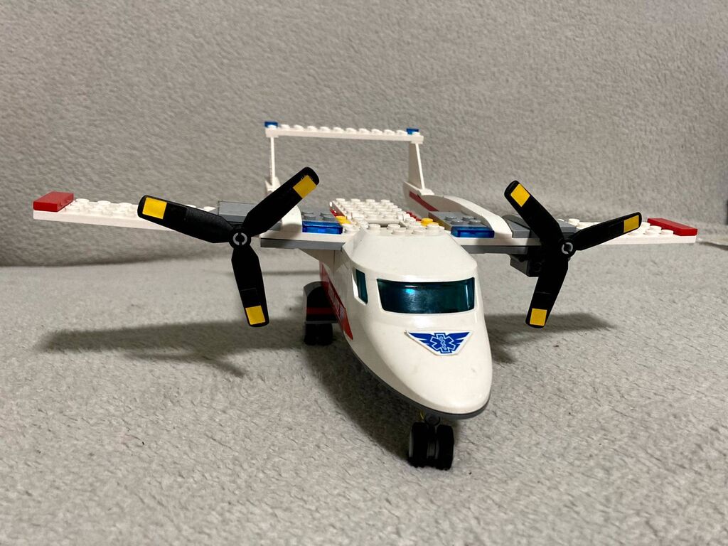 Lego ambulantni avion 60116 Ne saljemo porudzbine za vrednost ispod