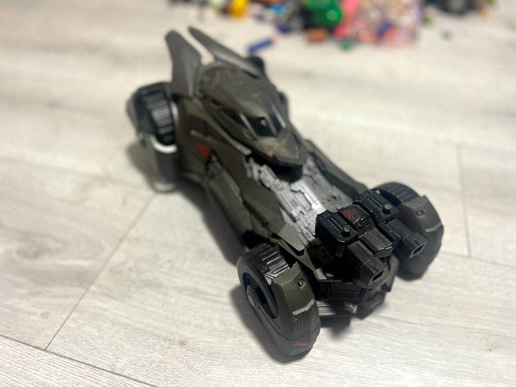 Akcione figure Batmobil veliki Duzine 40ak cm Odlicno stanje Puno