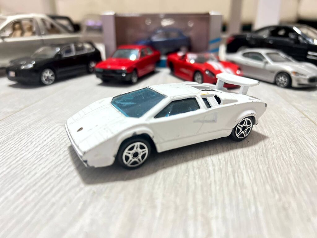 Burago Lambo Contach 1:43 Na stanju 20ak autica, pogledajte moje