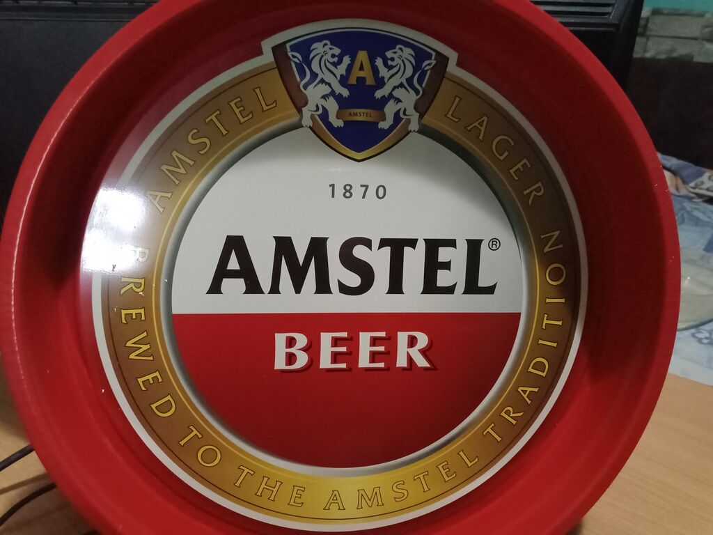 Amstel poslužavnik nekorišćen,35cm prečnik,700din. Amstel čaše