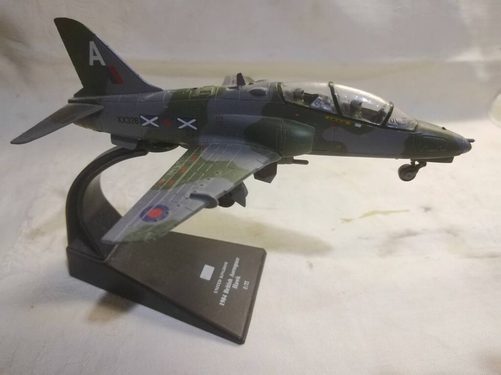 Avion Amercom British Aerospace Hawk sve je original,slomljen gornji